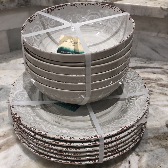 Cynthia Rowley | Dining | Cynthia Rowley Melamine Scroll Dinner Plates ...